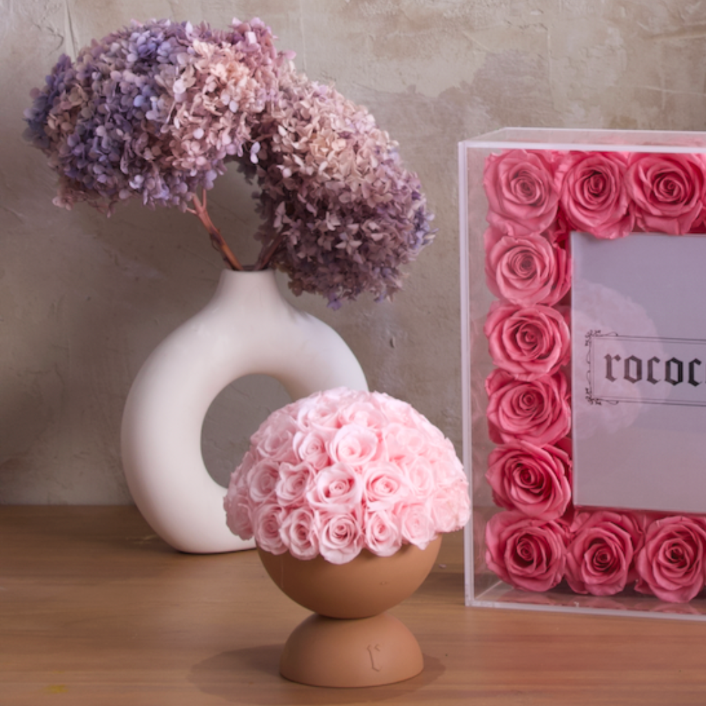 30 Forever Roses in a Porcelain Vase | Rococo